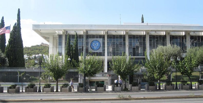 Η πρεσβεία των ΗΠΑ “αδειάζει” τον Κώστα Σημίτη και “δείχνει” προς ...