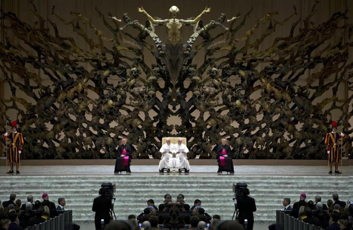 Η ΑΙΘΟΥΣΑ ΤΟΥ ΘΡΟΝΟΥ - Triklopodia