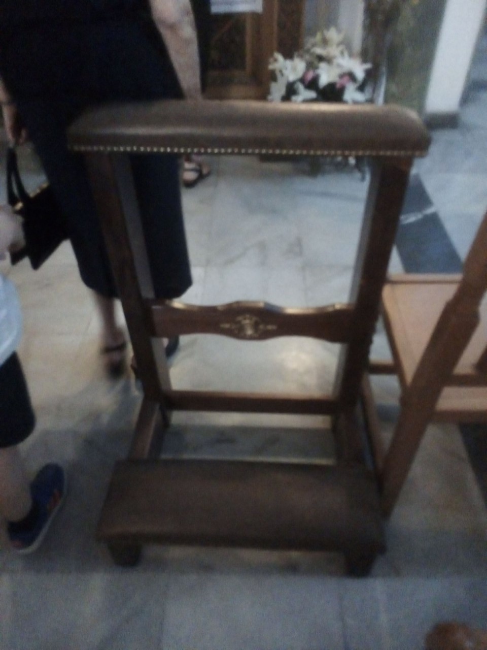 ΤΙ ΓΥΡΕΥΕΙ ΑΥΤΟ ΤΟ ΤΩΝ ΠΑΠΙΚΩΝ ΚΑΘΙΣΜΑ ΣΕ ΟΡΘΟΔΟΞΗ ΕΚΚΛΗΣΙΑ;; ΤΙ ...