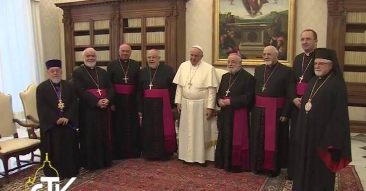 ΑΠΟΣΤΟΛΟΥ : ΑΝΕΠΙΘΥΜΗΤΟΣ Ο ΠΑΠΑΣ ΣΤΗΝ ΕΛΛΑΔΑ - Triklopodia