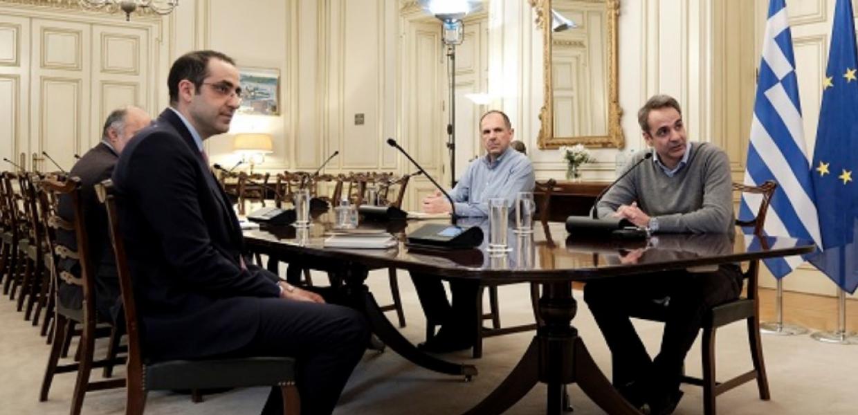 ΑΠΟΣΤΟΛΟΥ : ΤΣΟΥΝΑΜΙ ΠΑΡΑΣΥΡΕΙ ΤΟ ΜΑΞΙΜΟΥ ΚΑΙ ΔΙΑΛΥΕΙ ΤΟ ΕΠΙΤΕΛΙΚΟ ΤΟΥ ...