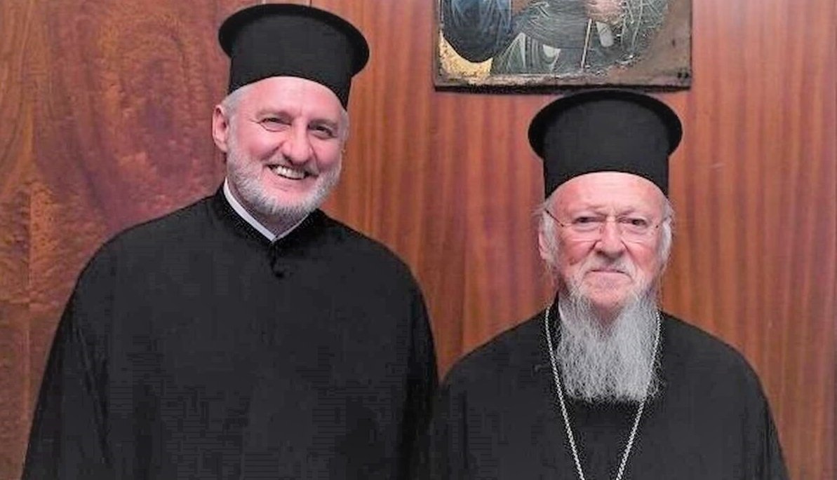Ν.ΔΑΠΕΡΓΟΛΑΣ, "ΑΠΡΟΚΑΛΥΠΤΗ ΚΑΙ ΟΛΟΜΕΤΩΠΗ ΠΛΕΟΝ Η ΕΠΙΘΕΣΗ"... - Triklopodia