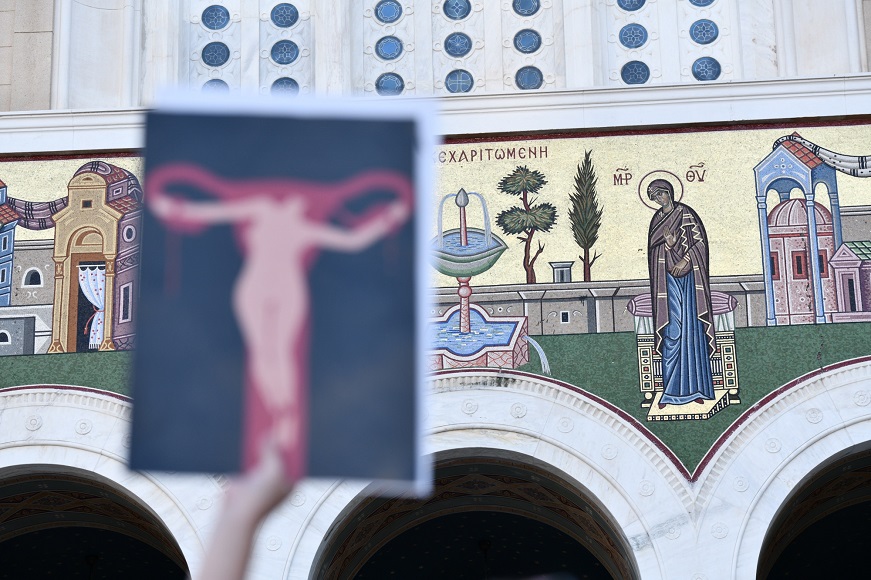 «Το ….. μας, η επιλογή μας»!!! ΥΒΡΙΣΤΙΚΑ συνθήματα υπέρ των ΕΚΤΡΩΣΕΩΝ ...