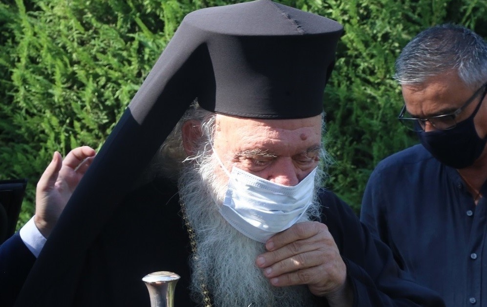 Ν.ΔΑΠΕΡΓΟΛΑΣ, "ΕΝΑΣ ΑΡΧΙΕΠΙΣΚΟΠΙΚΟΣ ΜΥΛΟΣ ΠΟΥ ΟΛΑ Τ' ΑΛΕΘΕΙ ...