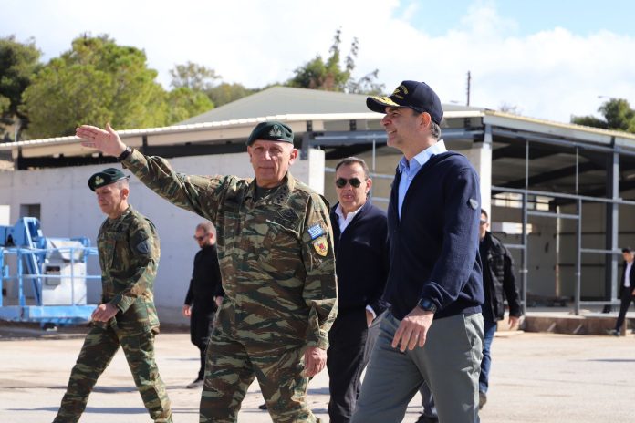 Αποσύρονται από τα νησιά του Αιγαίου υπουργοί, στρατηγοί και τα ...