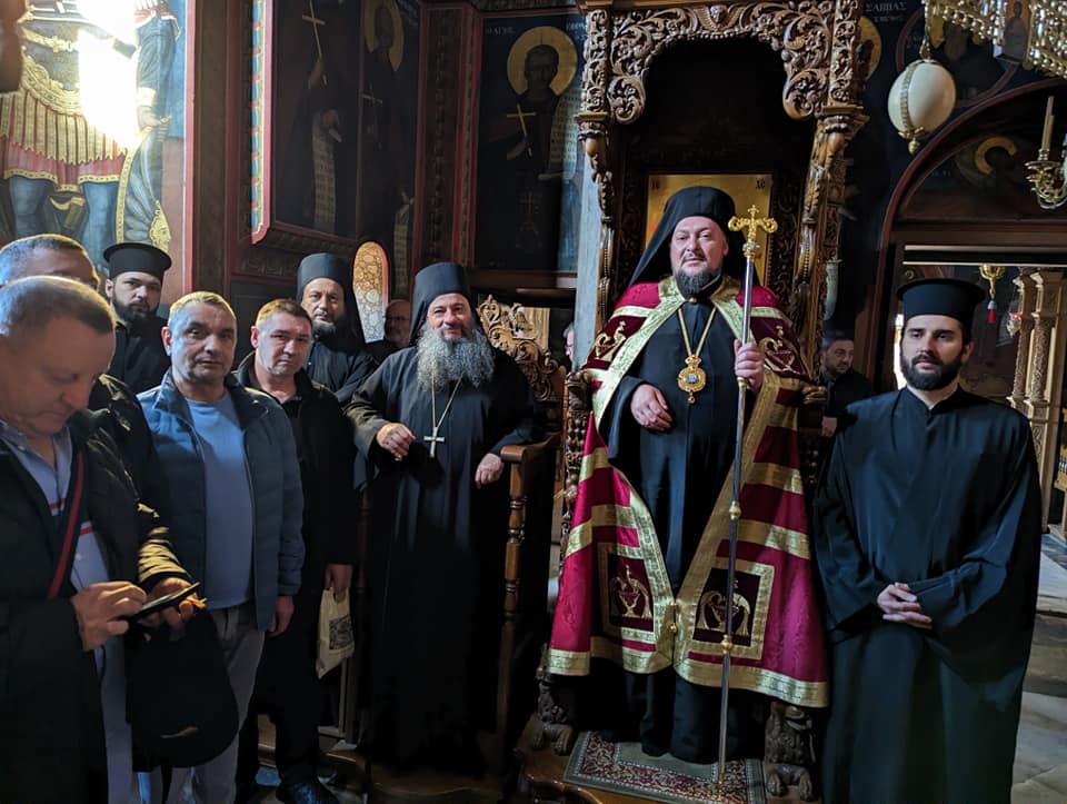 Ν.ΔΑΠΕΡΓΟΛΑΣ, "ΤΟ ΒΕΒΗΛΟ ΞΕΣΑΛΩΜΑ ΣΤΟ ΑΓΙΟ ΟΡΟΣ ΣΥΝΕΧΙΖΕΤΑΙ" - Triklopodia