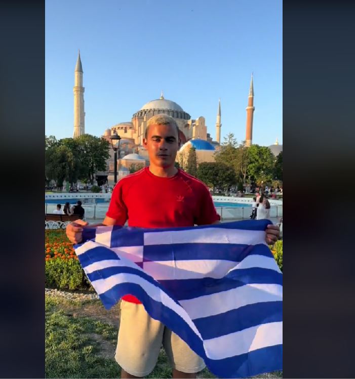 " όποιος ανοίξει Ελληνική Σημαία μπροστά στην ΑΓΙΑ ΣΟΦΙΑ θα θεωρείται ...