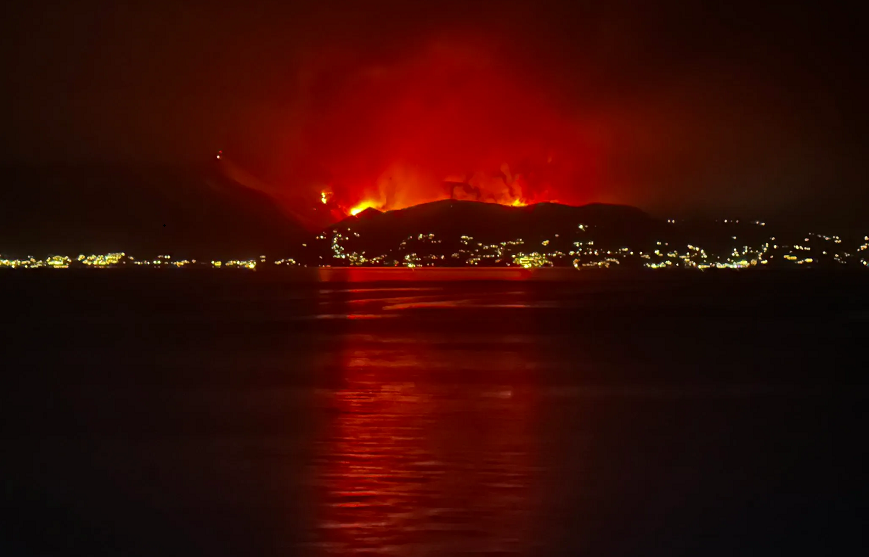 Καίγεται Η Κέρκυρα Και Η Ελλάδα Όλη Διώξαμε Τα Ρωσικά Αεροσκάφη Για ...