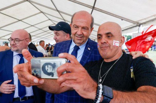 ΑΡΘΡΟ ΦΑΝΟΥΛΑΣ ΑΡΓΥΡΟΥ: Ο Ερσίν Τατάρ στο Λονδίνο - Triklopodia