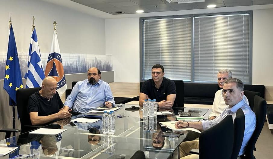 Ο ανάποδος κόσμος του Βασίλη Κικίλια και η πραγματική καταιγίδα που ...