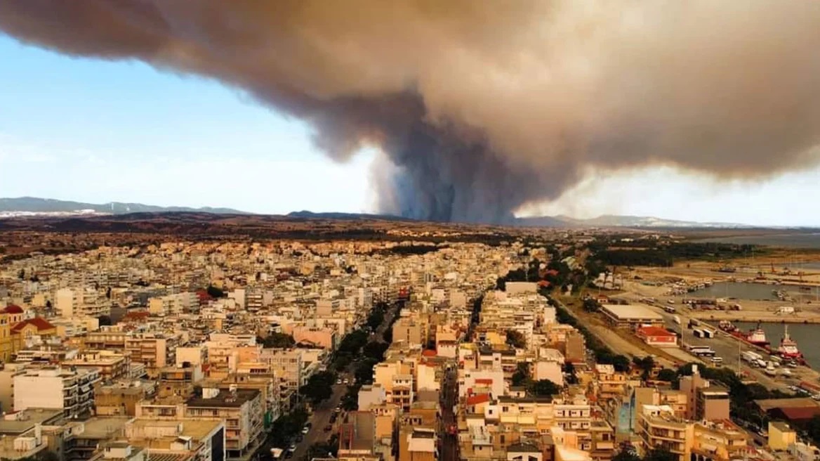 Μετά τις επιτελικές πυρκαγιές ανά το πλανήτη επιστρέφουν τα μέτρα COVID ...