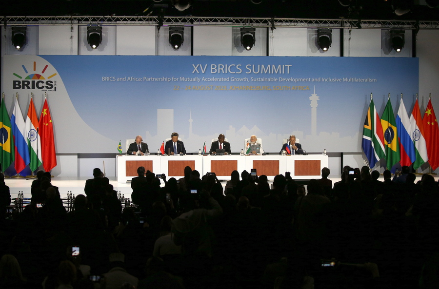 «Σεισμός» στους BRICS!!! Επίσκεψη του Κλάους Σβαμπ στην Νότια Αφρική ...