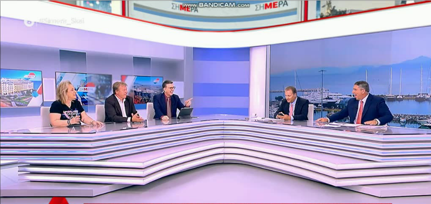 Πέθαναν στα γέλια για τις ταυτότητες και τα εμβόλια – Αντέχετε να δείτε ...