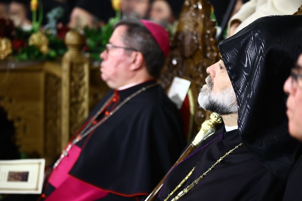 Ν.ΔΑΠΕΡΓΟΛΑΣ, "ΝΕΟΙ ΜΗΤΡΟΠΟΛΙΤΕΣ: ΟΥΤΕ ΠΕΡΙΜΕΝΟΥΜΕ ΤΙΠΟΤΕ, ΟΥΤΕ ...