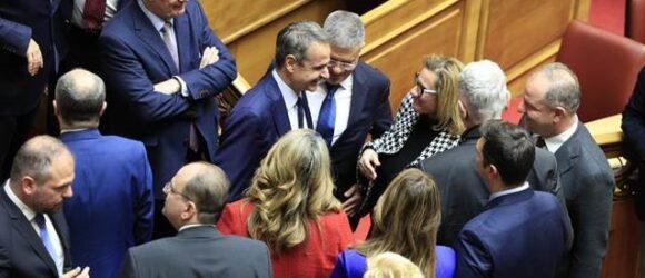 ΑΠΟΣΤΟΛΟΥ : ΕΘΝΟΚΤΟΝΟΣ ΝΕΑ ΔΗΜΟΚΡΑΤΙΑ - Triklopodia
