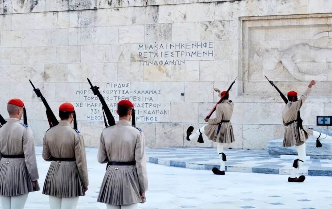 Η αποδόμηση του Συντάγματος - Triklopodia