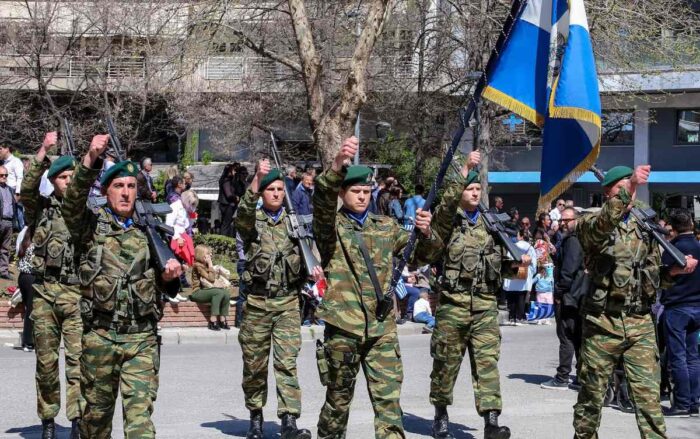 Μαρία Νεγρεπόντη Δελιβάνη : Έξω οι Ρώσοι από τους εορτασμούς της 25ης ...