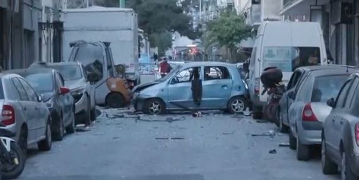 ΜΑΙΡΗ ΚΑΡΑ : ΣΤΟΝ ΑΠΟΗΧΟ ΤΗΣ ΕΚΡΗΞΗΣ - Triklopodia