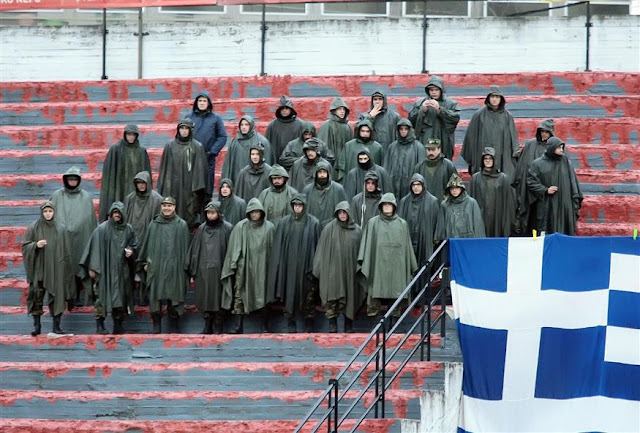Δρ. Κ. Βαρδάκας : ντυνόμαστε στα χακί ; - Triklopodia