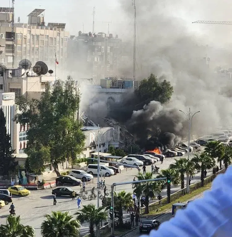 Στο Κόκκινο η κόκκινη δαμάλα!!! Το Ισραήλ βομβάρδισε την Πρεσβεία του ...