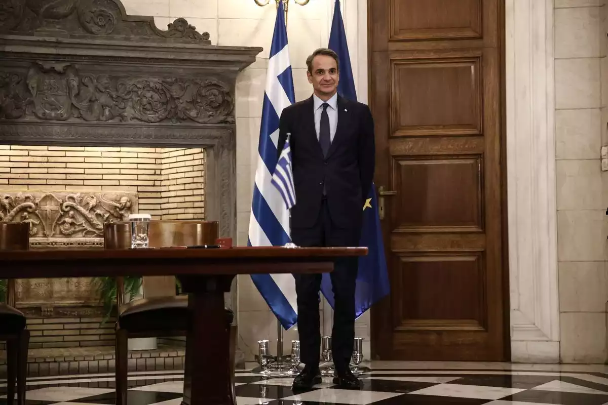 Τι θα γίνει αν ο Κ. Μητσοτάκης περάσει κάτω από τον πήχη του 33% - Τα ...
