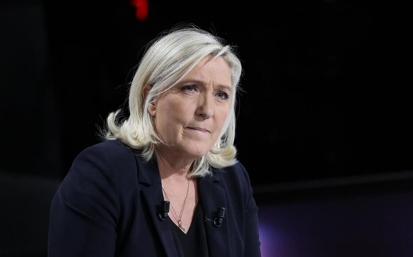 Κίνηση ματ από Le Pen: Πρέπει να μιλήσουμε με τη Ρωσία για να τελειώσει ...