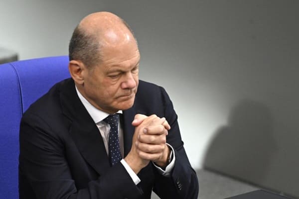 Ο Scholz καταρρέει και βάζει φωτιά στην Ευρώπη - De facto αναστολή της ...