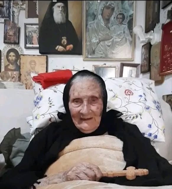 ΓΕΡΟΝΤΙΣΣΑ ΓΑΛΑΚΤΙΑ «Τι κάνει η Αμερική;» ρώτησε. Και συμπλήρωσε ...