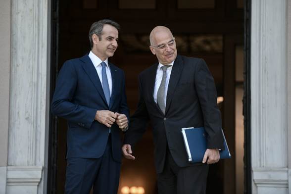 ΑΠΟΣΤΟΛΟΥ : ΥΠΟ ΔΙΑΛΥΣΗ Η ΝΔ ΤΟΥ ΥΠΟ ΔΙΟΡΙΑ ΠΡΩΘΥΠΟΥΡΓΟΥ - Triklopodia