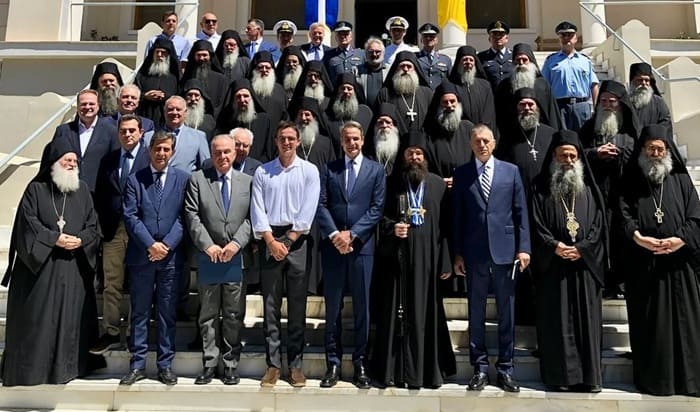 Ν.ΔΑΠΕΡΓΟΛΑΣ, "ΤΟ ΚΑΡΥΩΤΙΚΟ ΜΑΝΤΡΙ ΣΕ ΝΕΕΣ ΠΕΡΙΠΕΤΕΙΕΣ" - Triklopodia