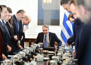 ΜΙΑ ΣΚΕΠΤΟΜΕΝΗ ΕΛΛΗΝΙΔΑ : Η “ΑΝΑΜΠΟΥΜΠΟΥΛΑ” ΣΤΗ Μ. ΑΝΑΤΟΛΗ ΚΑΙ Η ΠΡΩΤΗ ...