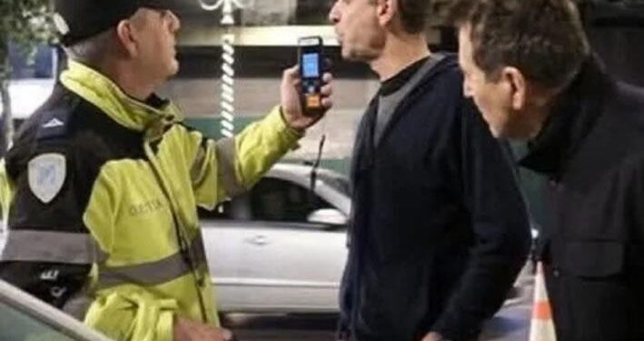 Σάλος με την επική ανάρτηση του Κώστα Βαξεβάνη για το αλκοτέστ του ...